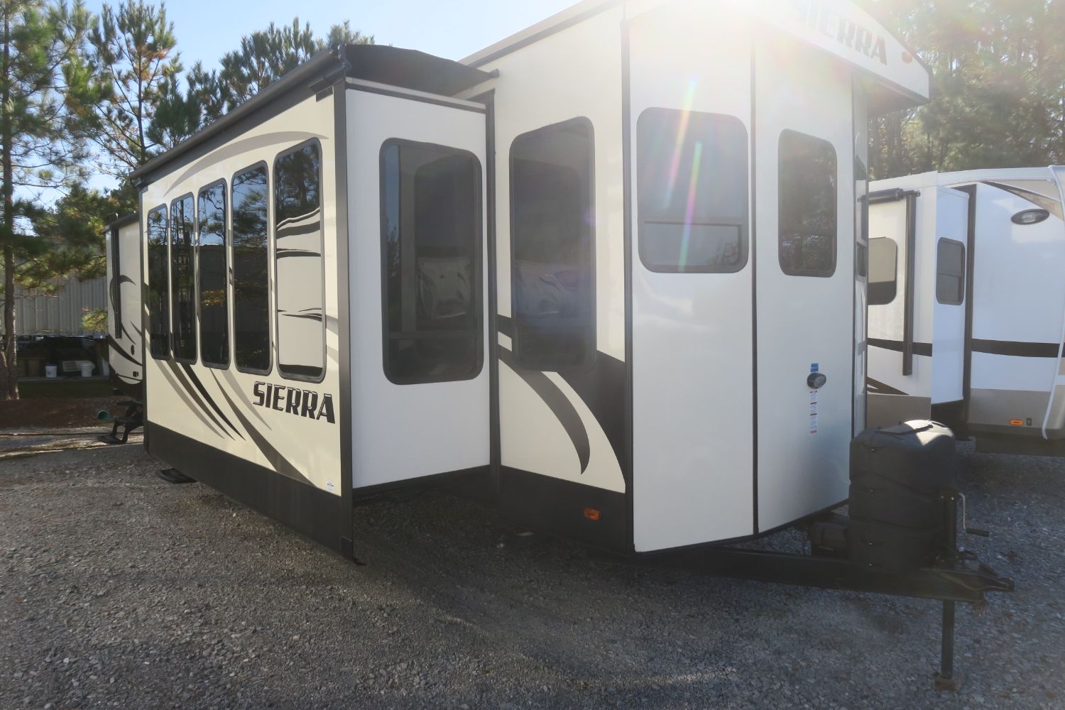 USED 2017 SIERRA DESTINATION 401FLX - Overview | Berryland Campers