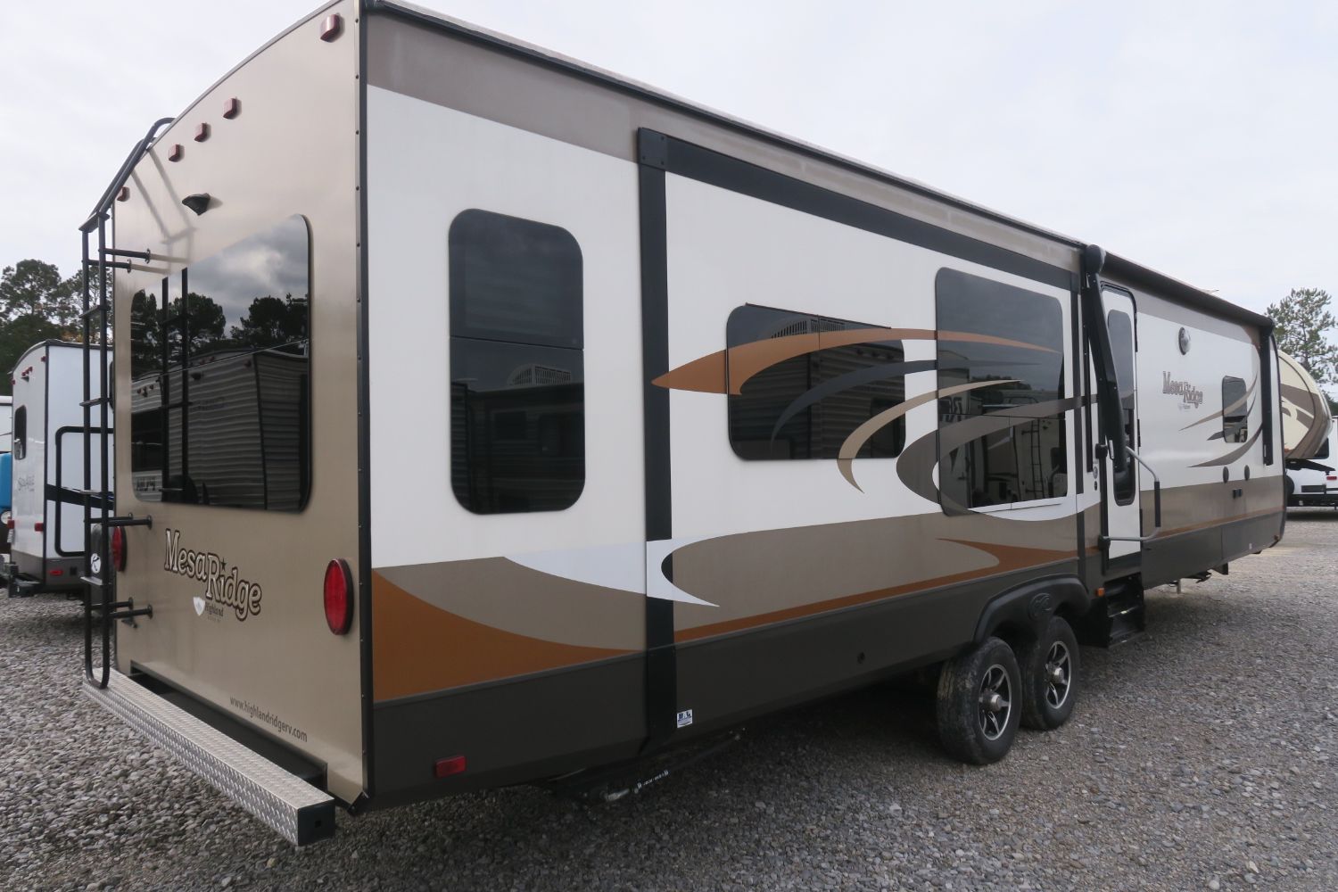 USED 2017 MESA RIDGE ROAMER 323RLS - Overview | Berryland Campers