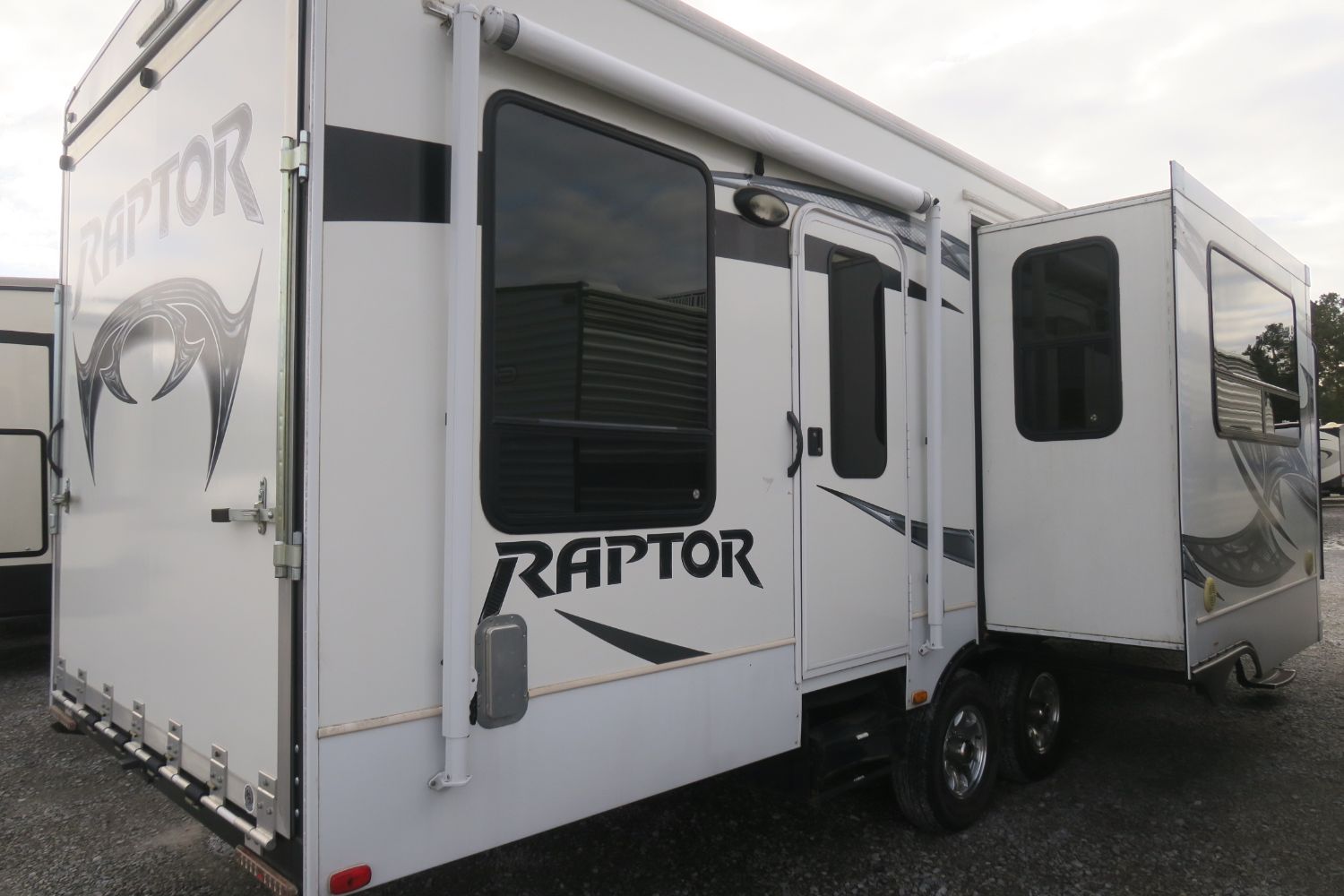 USED 2013 RAPTOR VELOCITY 30FS - Overview | Berryland Campers