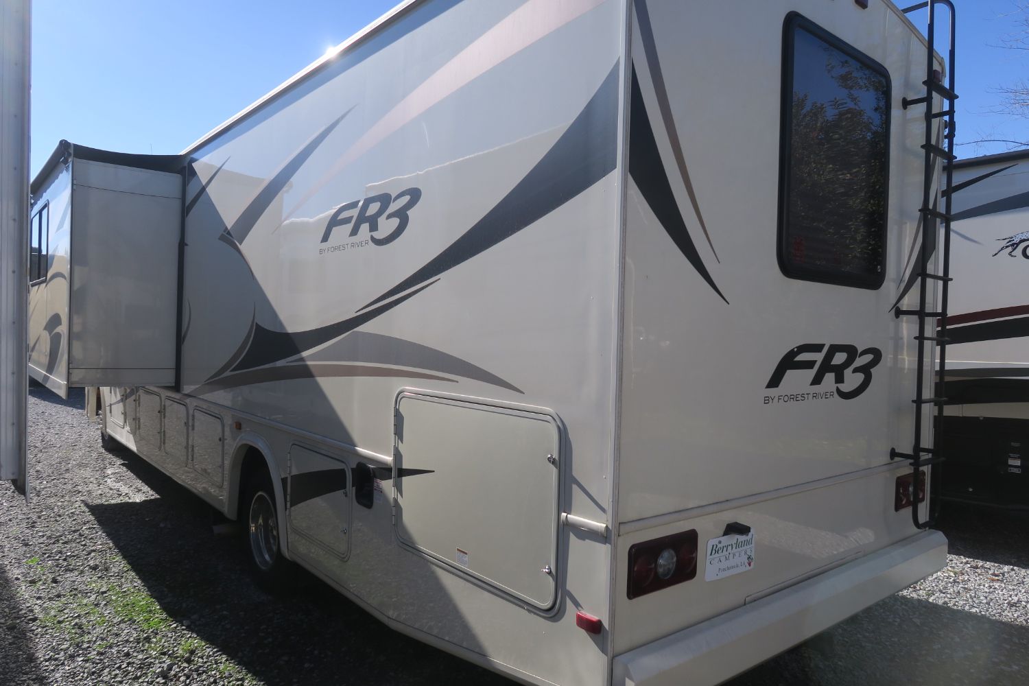 USED 2017 FOREST RIVER FR3 32DS - Overview | Berryland Campers