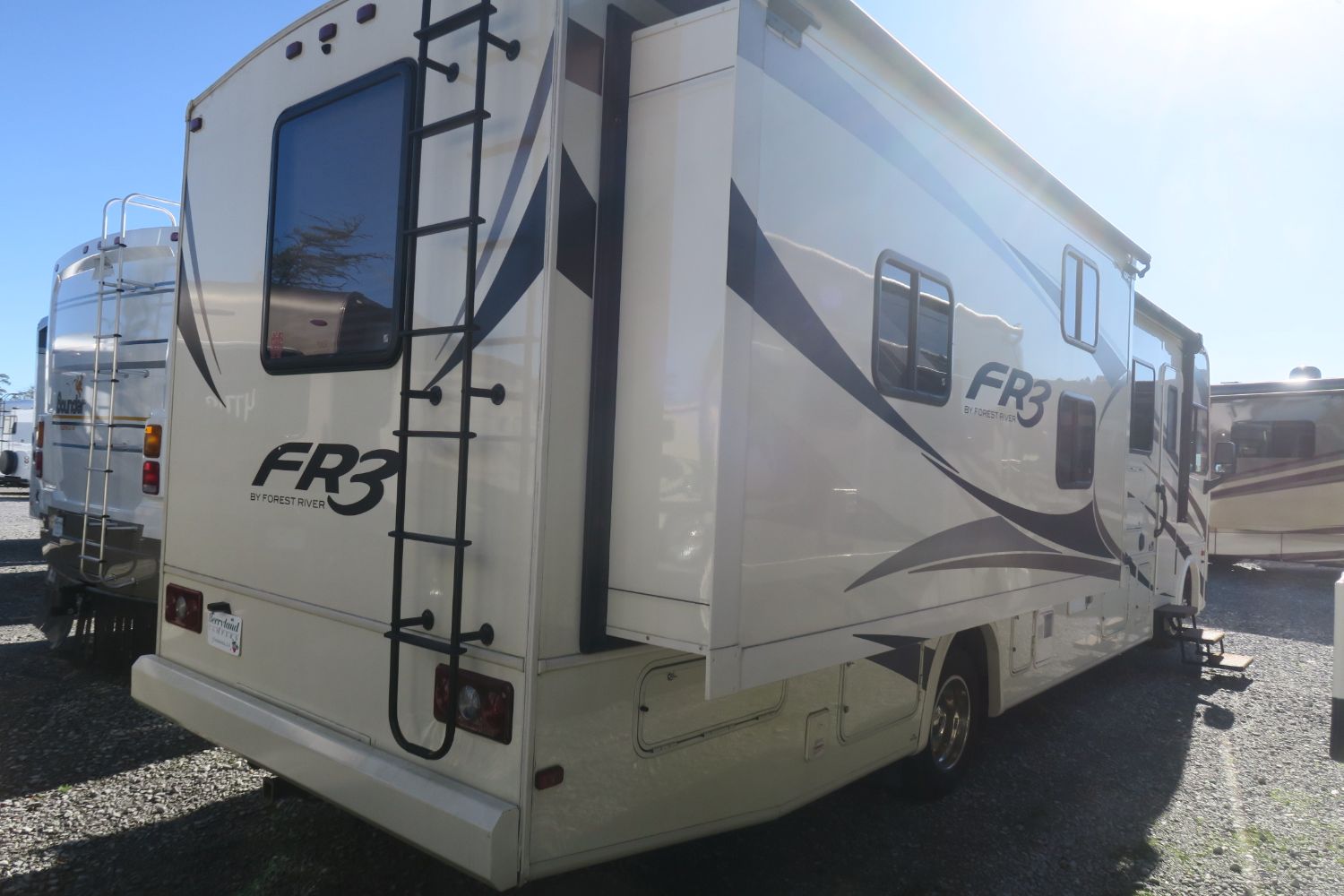 USED 2017 FOREST RIVER FR3 32DS - Overview | Berryland Campers