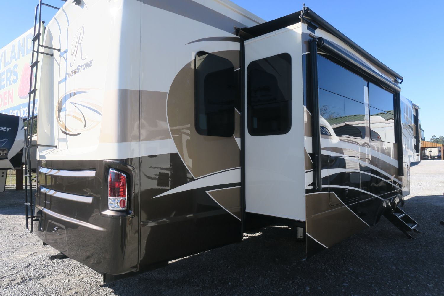 NEW 2019 RIVERSTONE 39RKFB - Overview | Berryland Campers