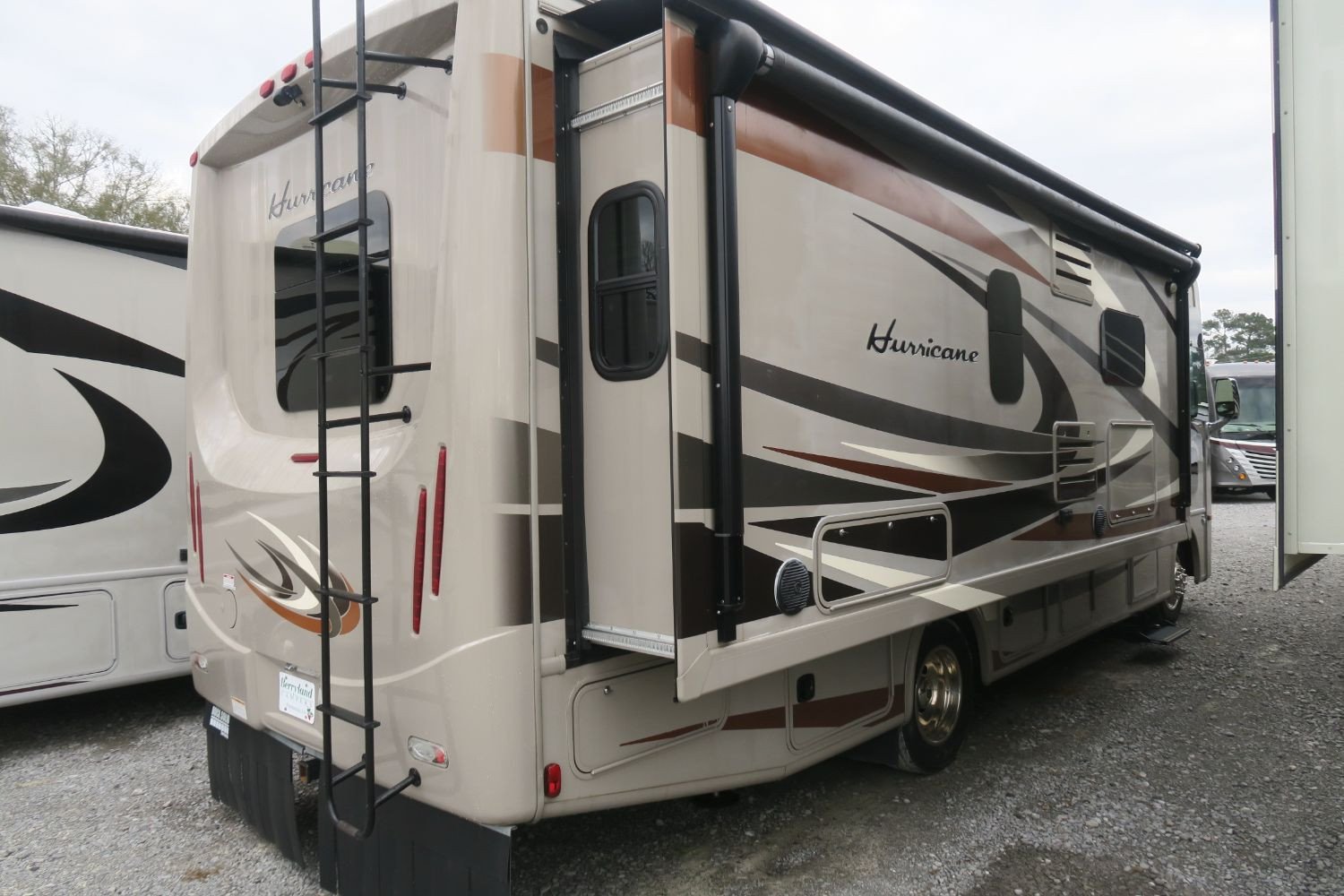 USED 2015 HURRICANE 27K - Overview | Berryland Campers