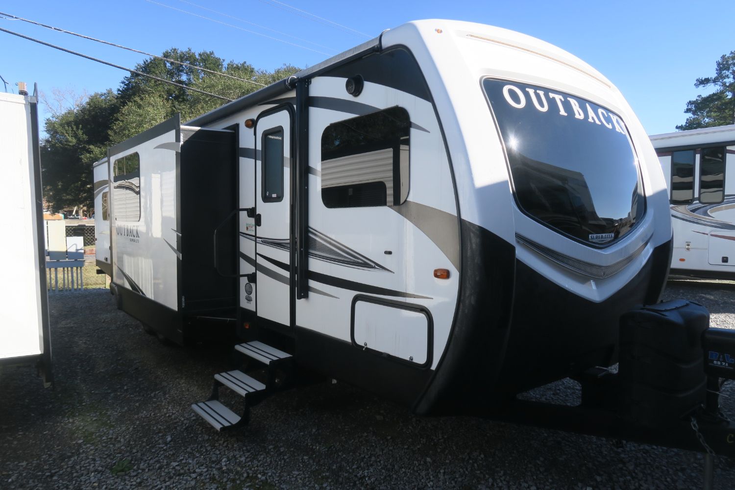 USED 2017 KEYSTONE OUTBACK 332FK - Overview | Berryland Campers
