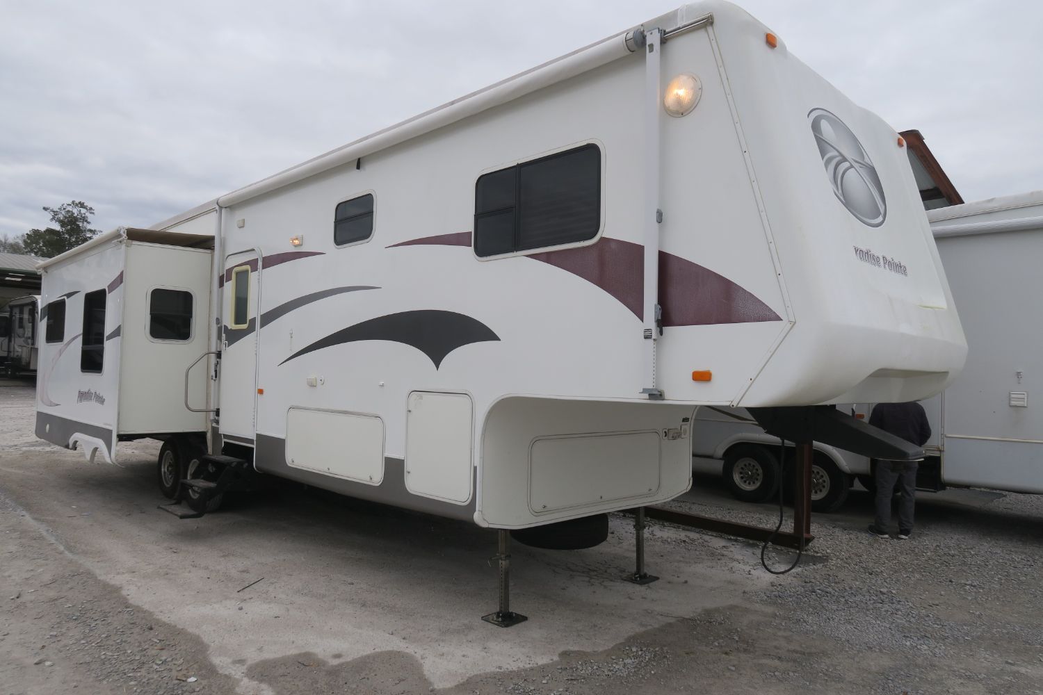 USED 2005 CROSSROADS RV PARADISE POINTE 36 - Overview | Berryland Campers