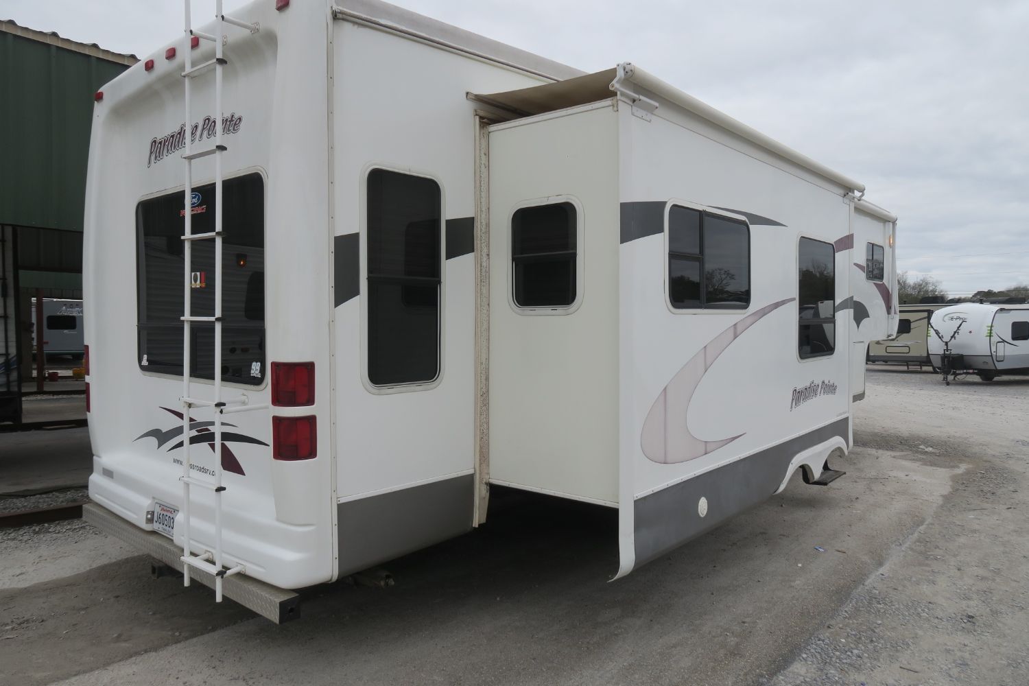 USED 2005 CROSSROADS RV PARADISE POINTE 36 - Overview | Berryland Campers