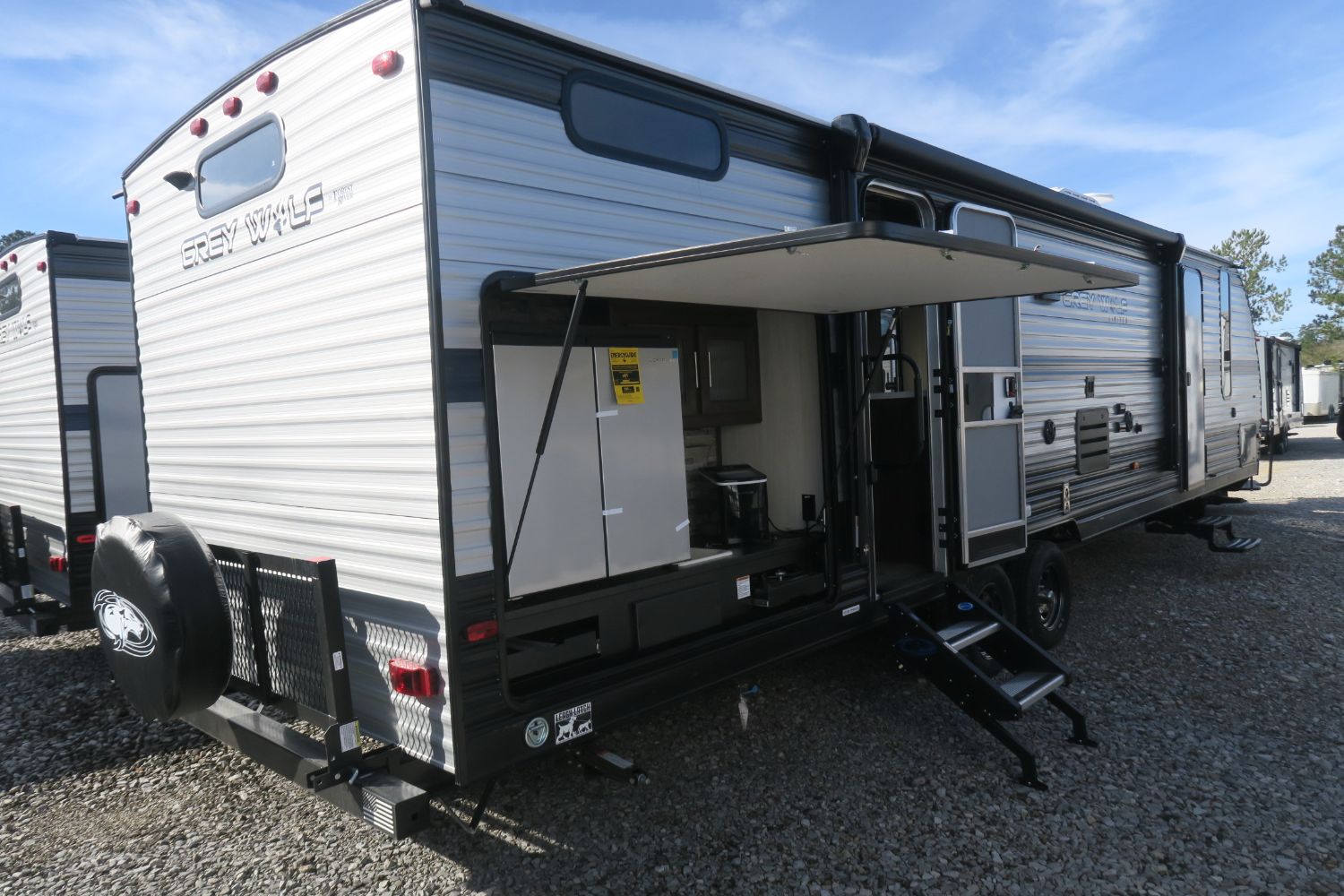 NEW 2019 CHEROKEE GREY WOLF 29TE - Overview | Berryland Campers