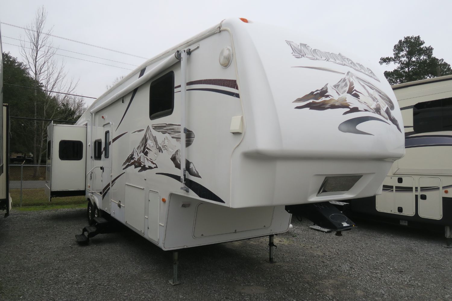 USED 2007 KEYSTONE MONTANA 3500RL - Overview | Berryland Campers