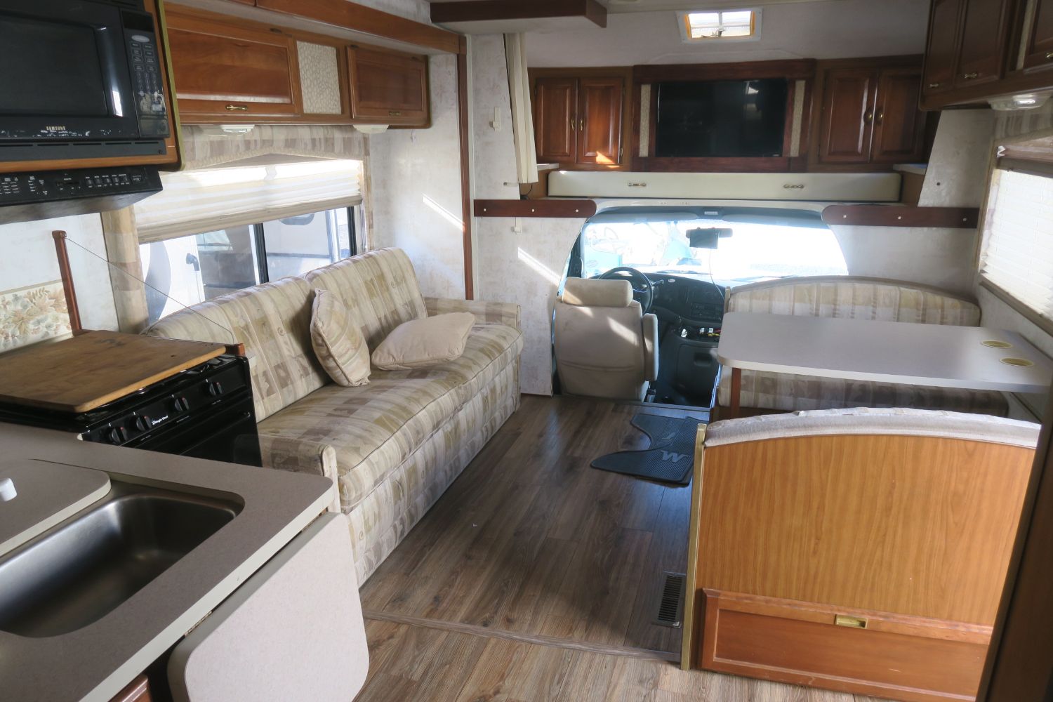 USED 1999 WINNEBAGO MINNIE WINNIE - Overview | Berryland Campers