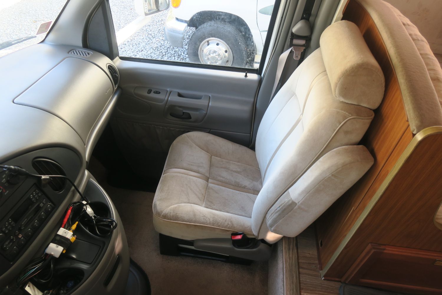 USED 1999 WINNEBAGO MINNIE WINNIE - Overview | Berryland Campers