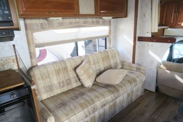 USED 1999 WINNEBAGO MINNIE WINNIE - Overview | Berryland Campers