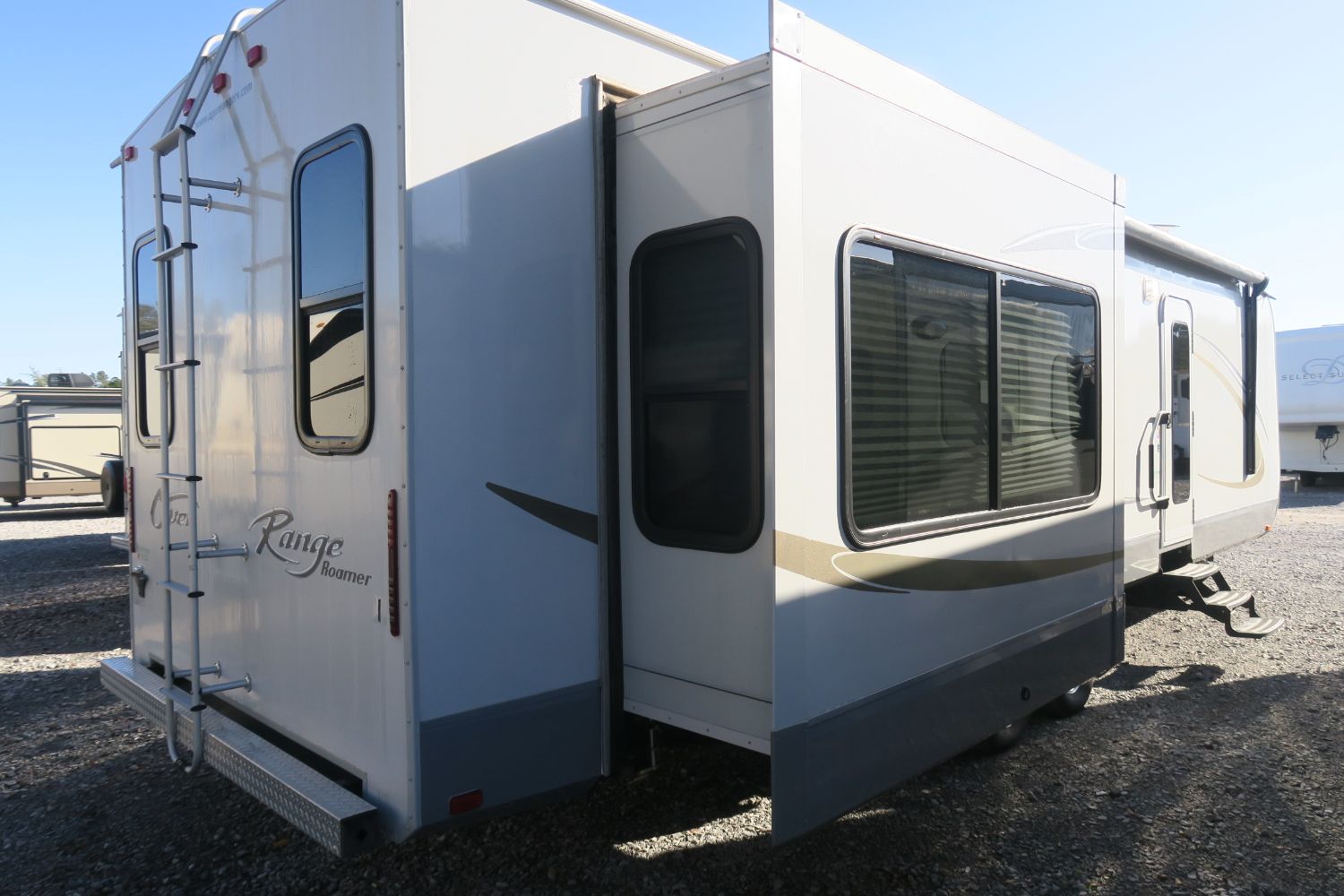 USED 2013 OPEN RANGE ROAMER 320RES - Overview | Berryland Campers