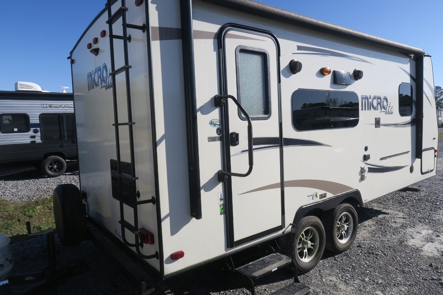 USED 2017 FLAGSTAFF MICRO LITE 21FBRS - Overview | Berryland Campers
