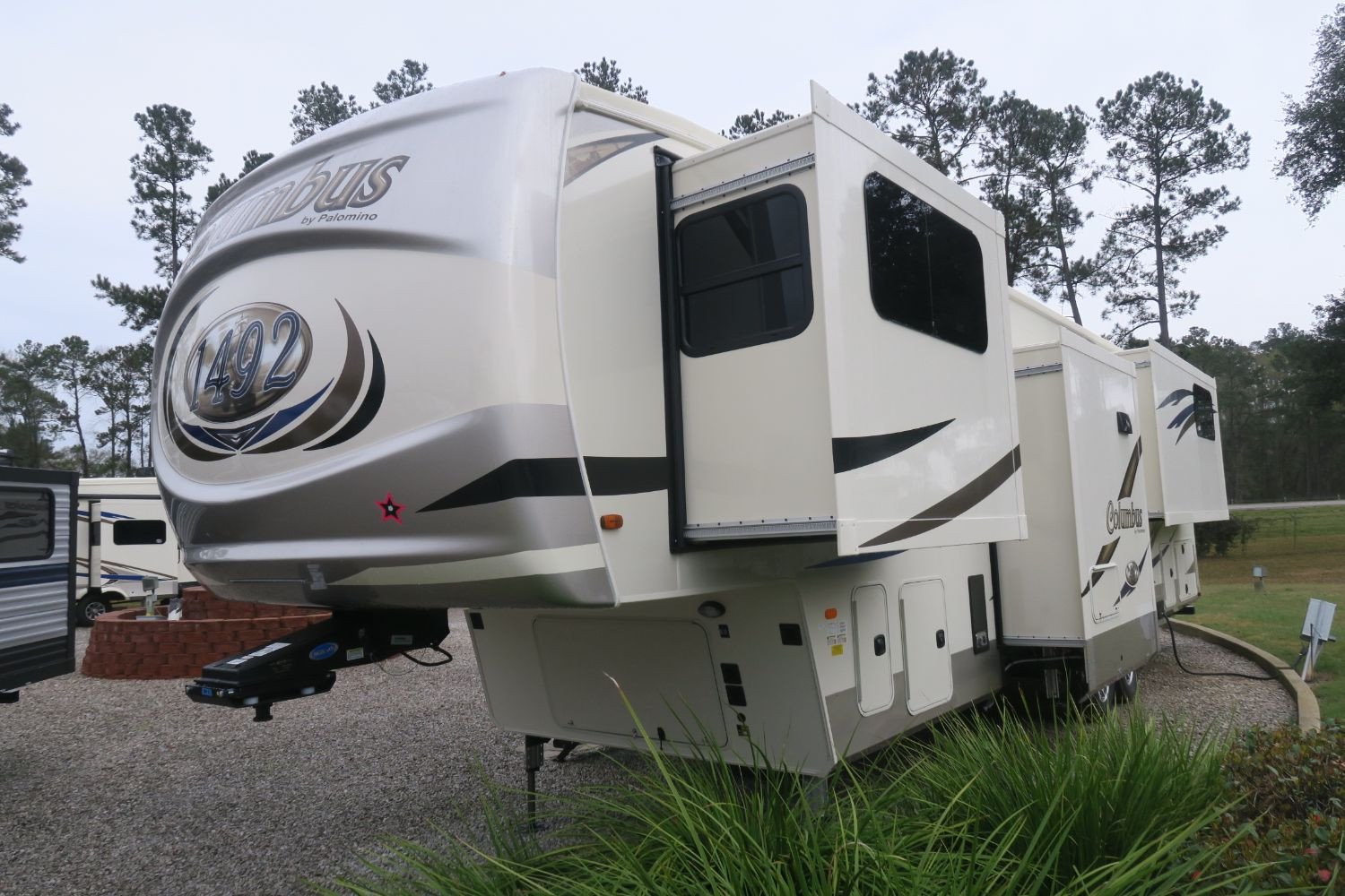 NEW 2019 COLUMBUS 1492 389FL - Overview | Berryland Campers