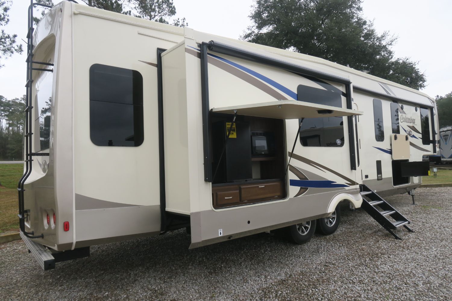 NEW 2019 COLUMBUS 1492 378MB - Overview | Berryland Campers