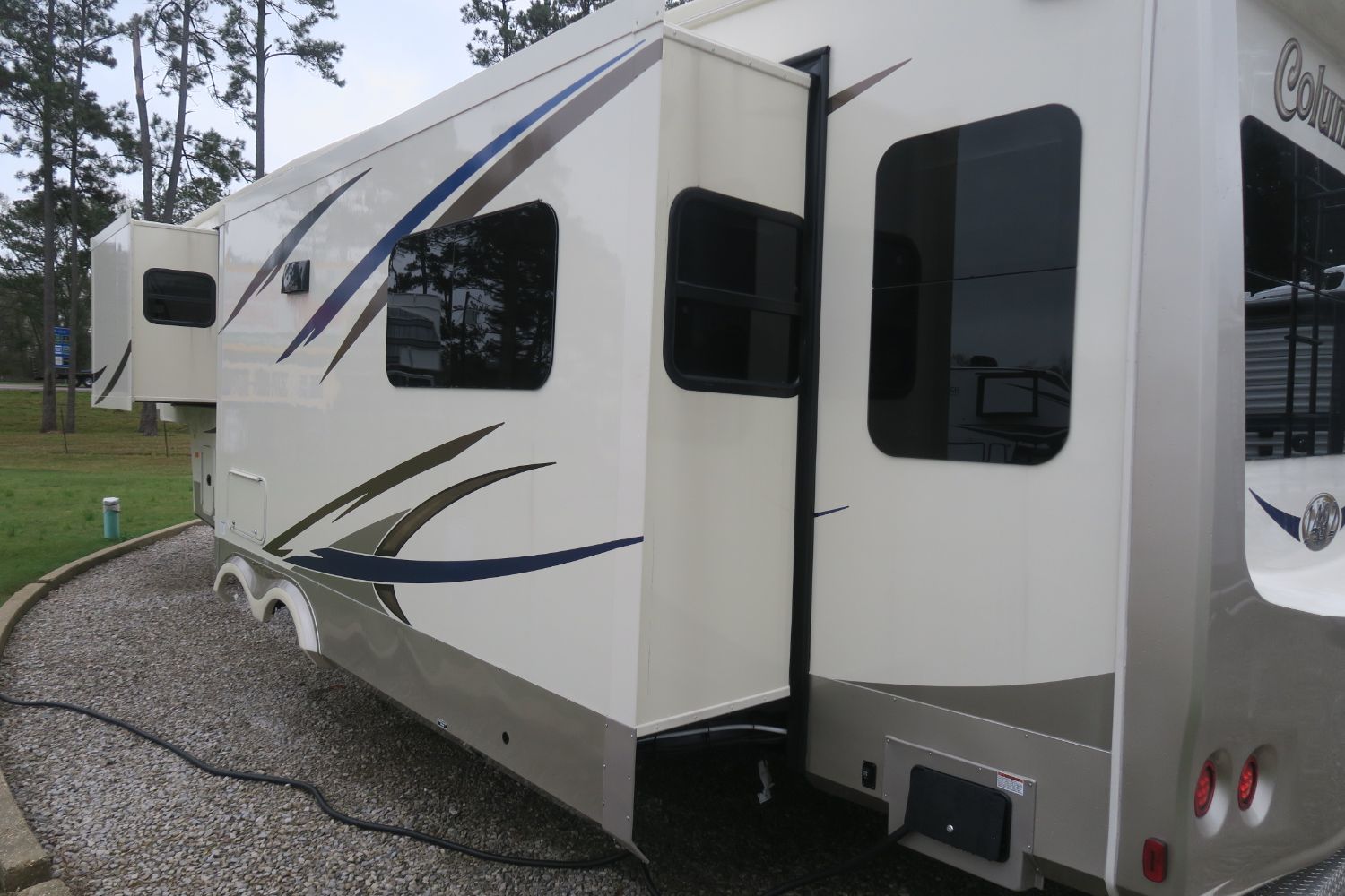 NEW 2019 COLUMBUS 1492 366RL - Overview | Berryland Campers