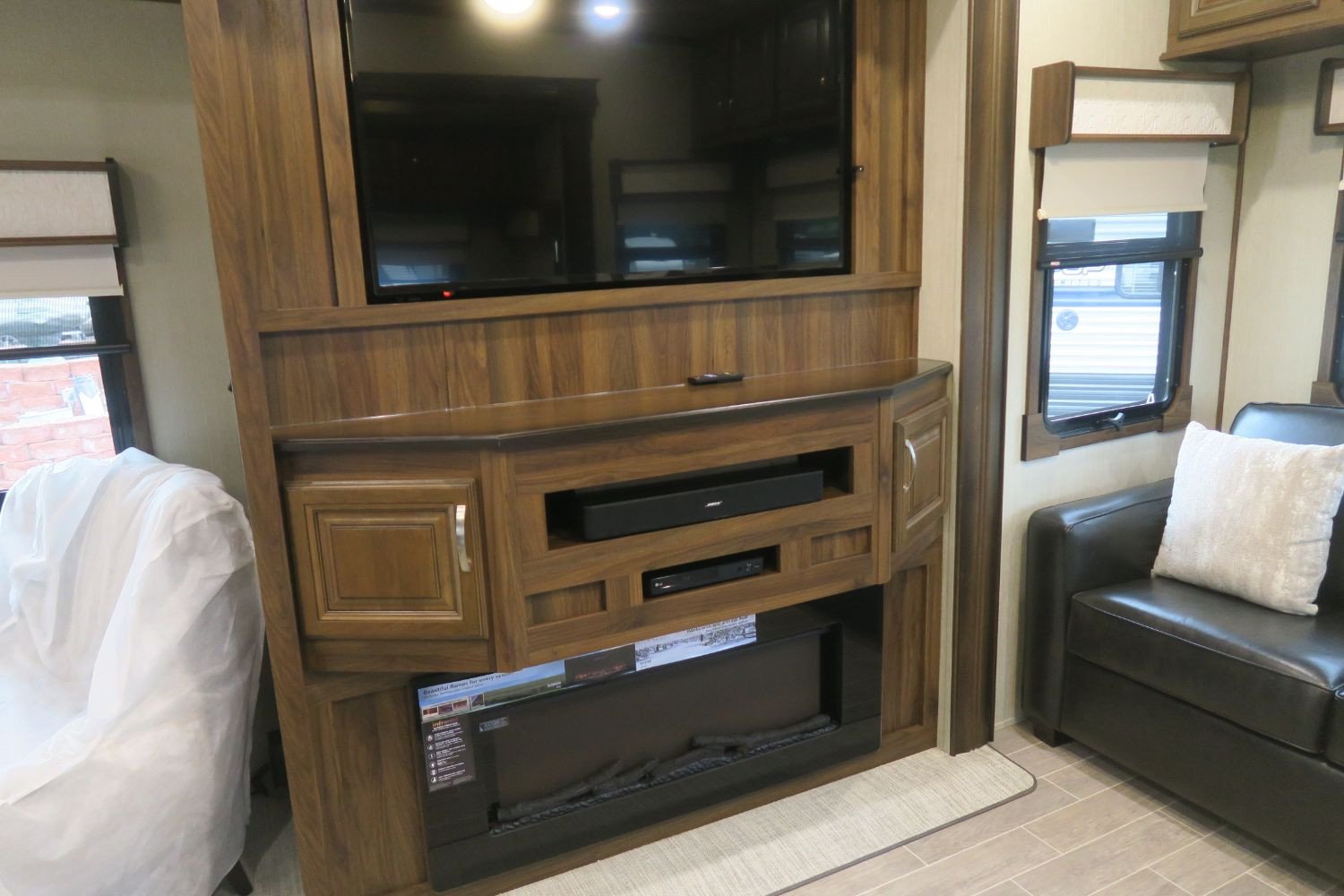 NEW 2019 COLUMBUS 1492 366RL - Overview | Berryland Campers