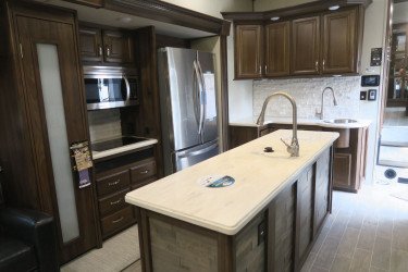 NEW 2019 COLUMBUS 1492 366RL - Overview | Berryland Campers