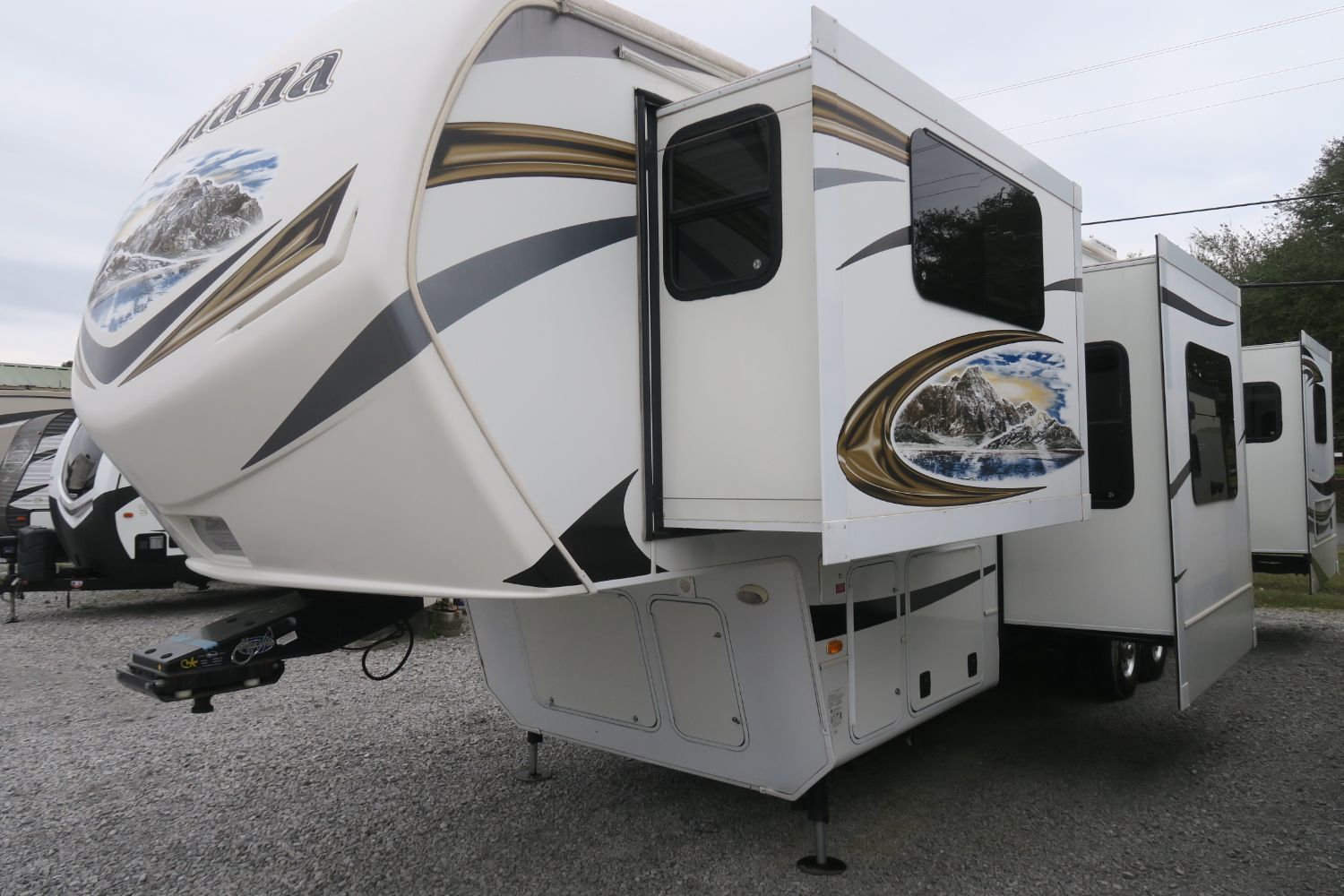 USED 2013 KEYSTONE MONTANA 3750FL - Overview | Berryland Campers