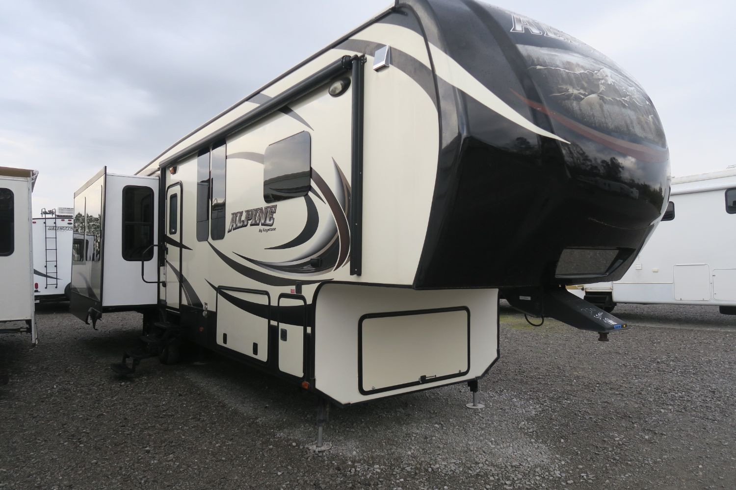 USED 2014 ALPINE 3500RE - Overview | Berryland Campers