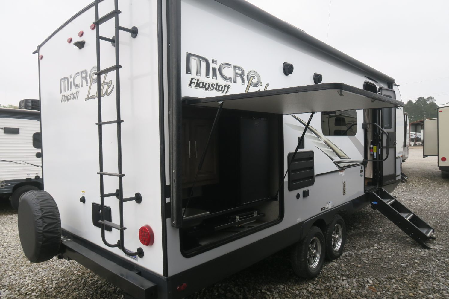 NEW 2019 FLAGSTAFF MICRO LITE 25BDS - Overview | Berryland Campers