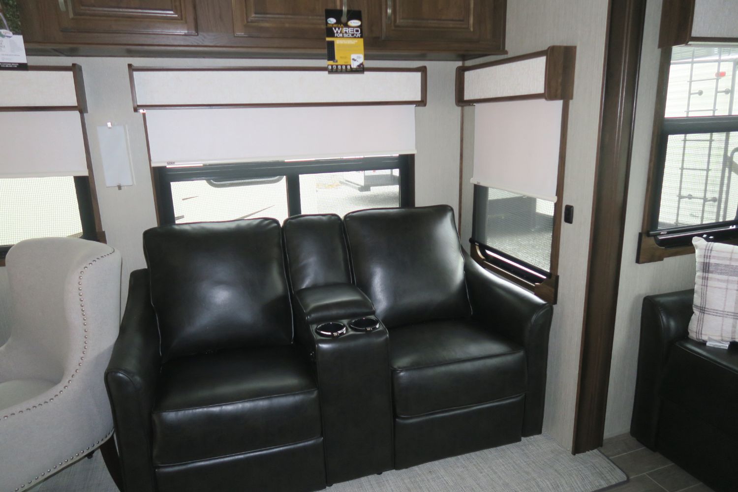 NEW 2019 COLUMBUS 1492 383FB - Overview | Berryland Campers