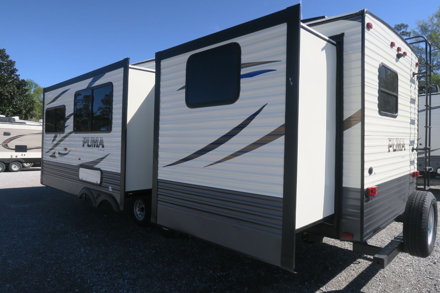 NEW 2019 PUMA 295BHSS - Overview | Berryland Campers