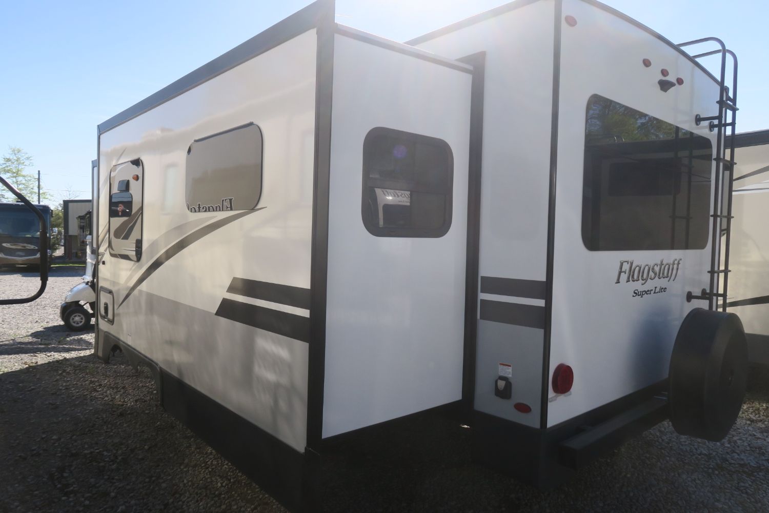 NEW 2019 FLAGSTAFF SUPER LITE 26RLWS - Overview | Berryland Campers