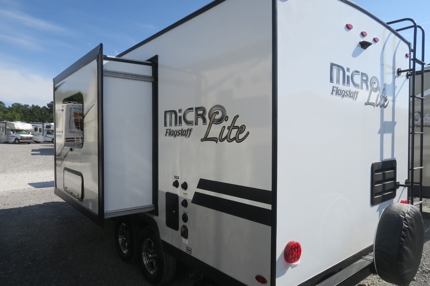 NEW 2019 FLAGSTAFF MICRO LITE 21FBRS - Overview | Berryland Campers