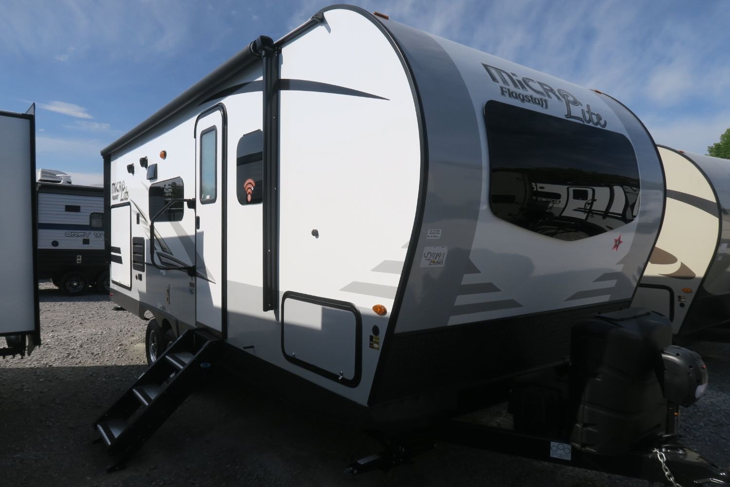 NEW 2019 FLAGSTAFF MICRO LITE 25BDS - Overview | Berryland Campers