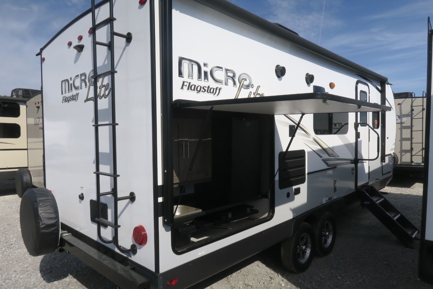 NEW 2019 FLAGSTAFF MICRO LITE 25BDS - Overview | Berryland Campers