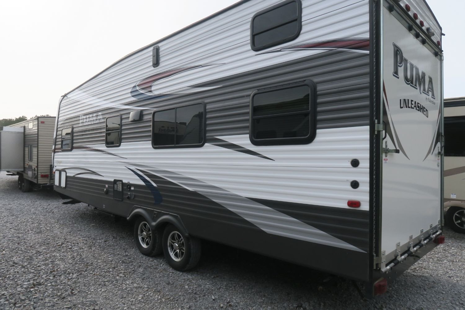 USED 2015 PUMA UNLEASHED 25TFS - Overview | Berryland Campers