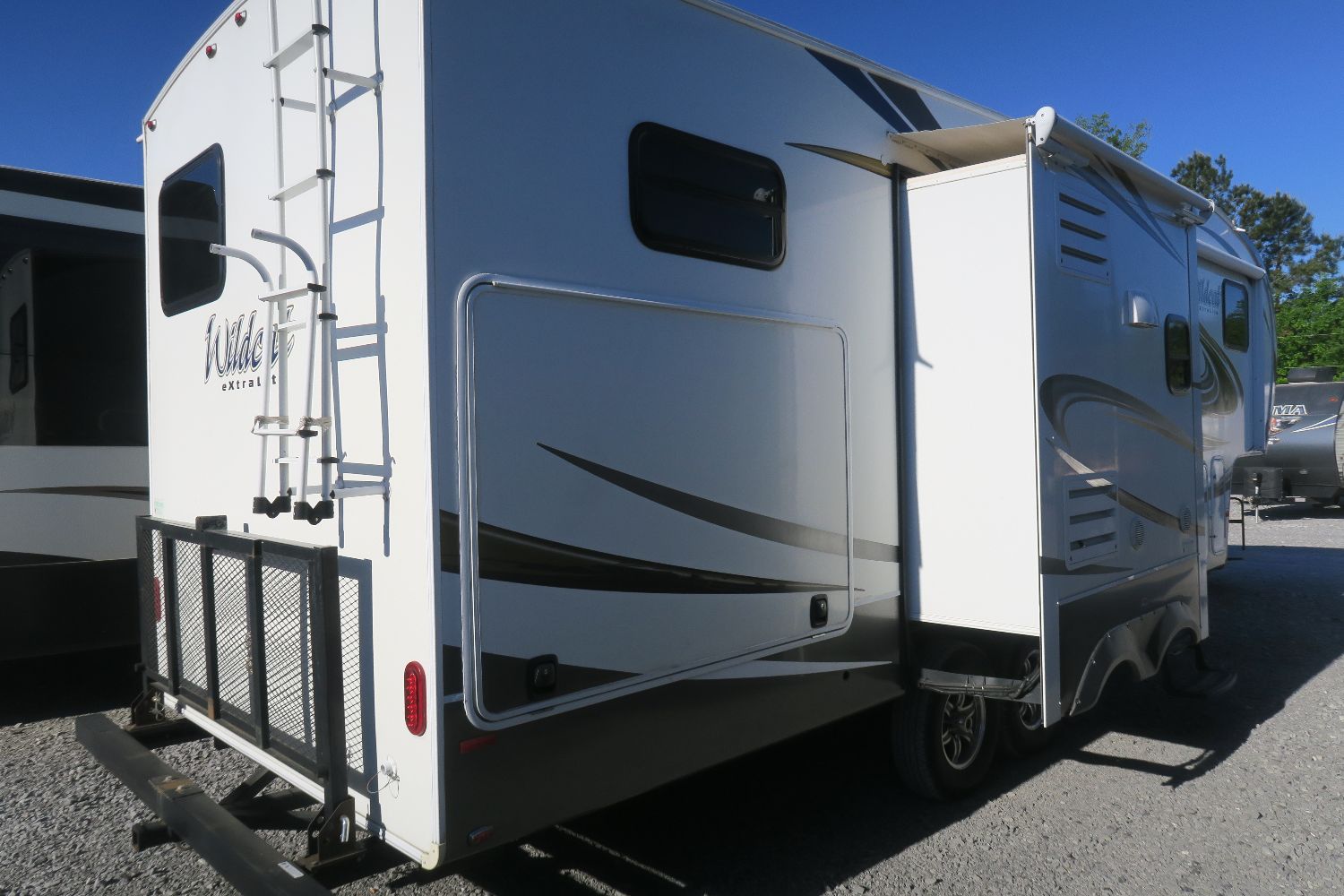 USED 2014 WILDCAT 303BHX - Overview | Berryland Campers