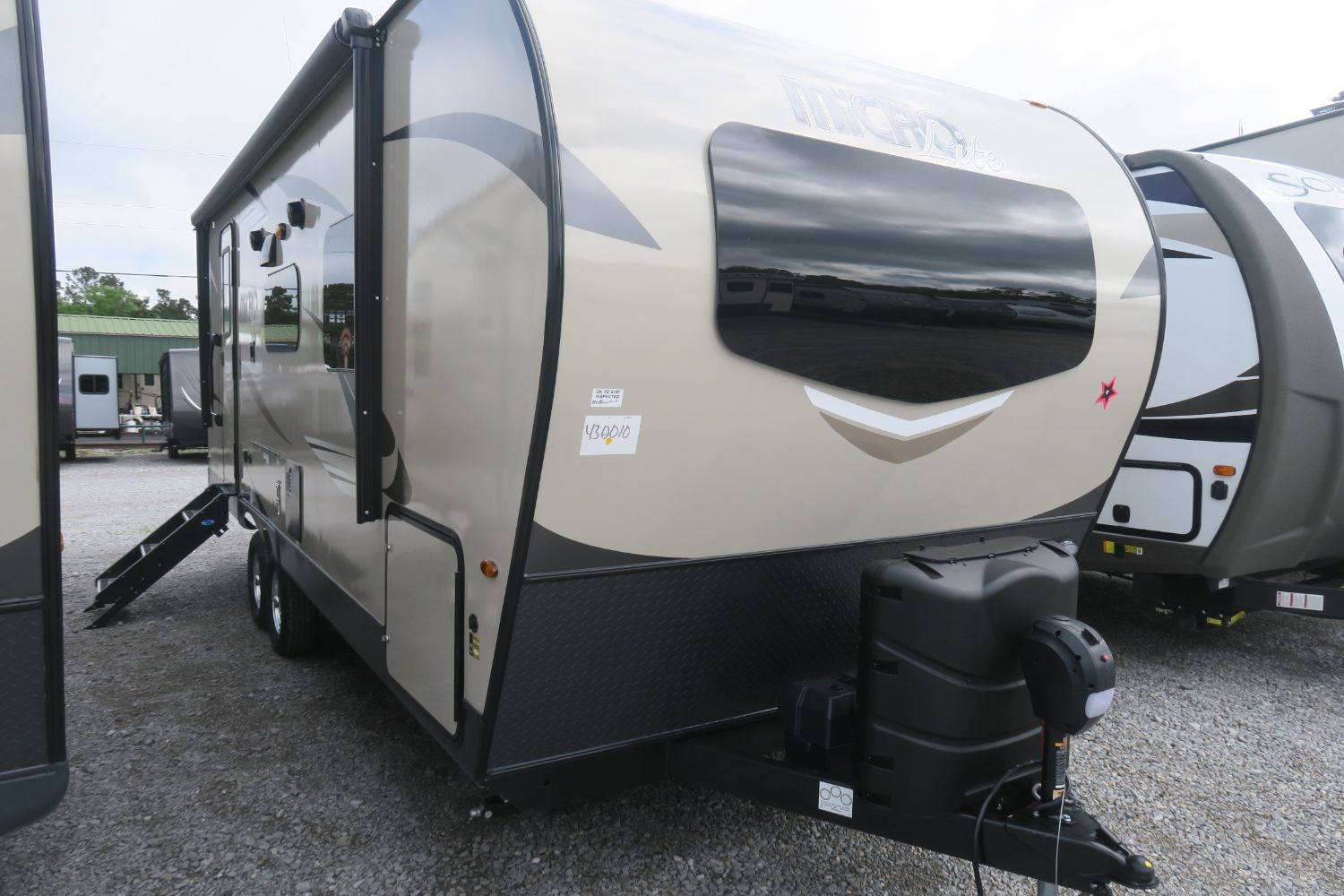 NEW 2019 FLAGSTAFF MICRO LITE 25FBLS - Overview | Berryland Campers