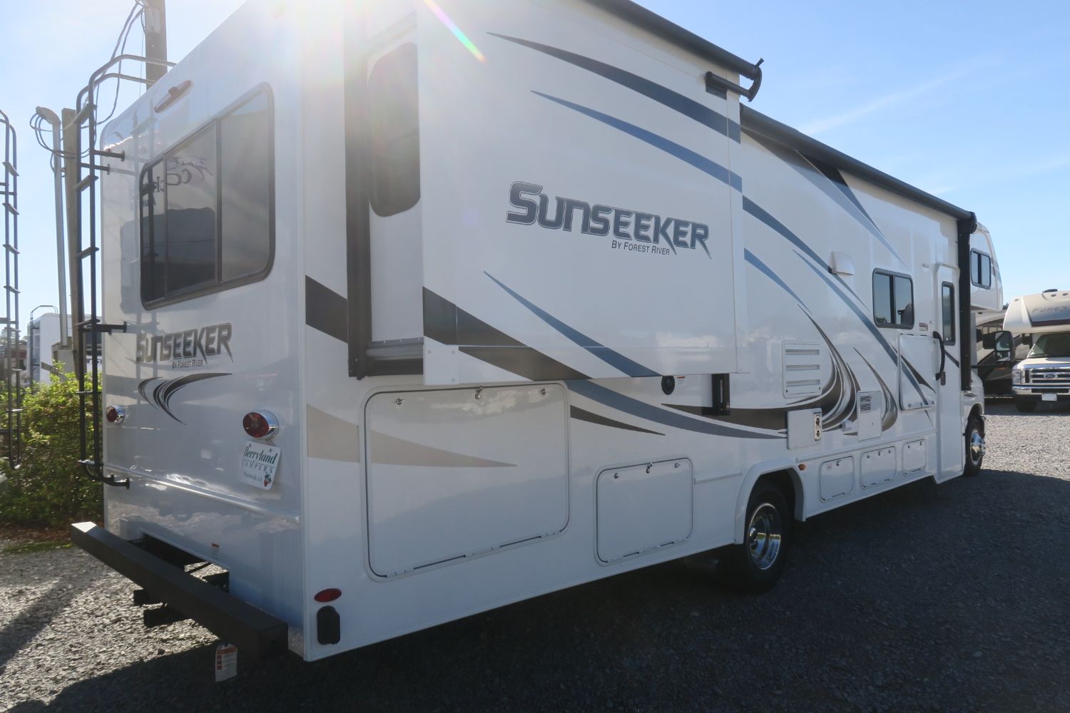 NEW 2020 SUNSEEKER 3010DS - Overview | Berryland Campers