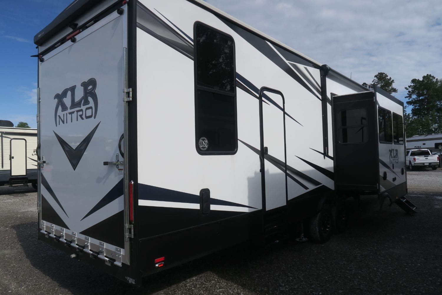 NEW 2019 XLR NITRO 35DK5 - Overview | Berryland Campers