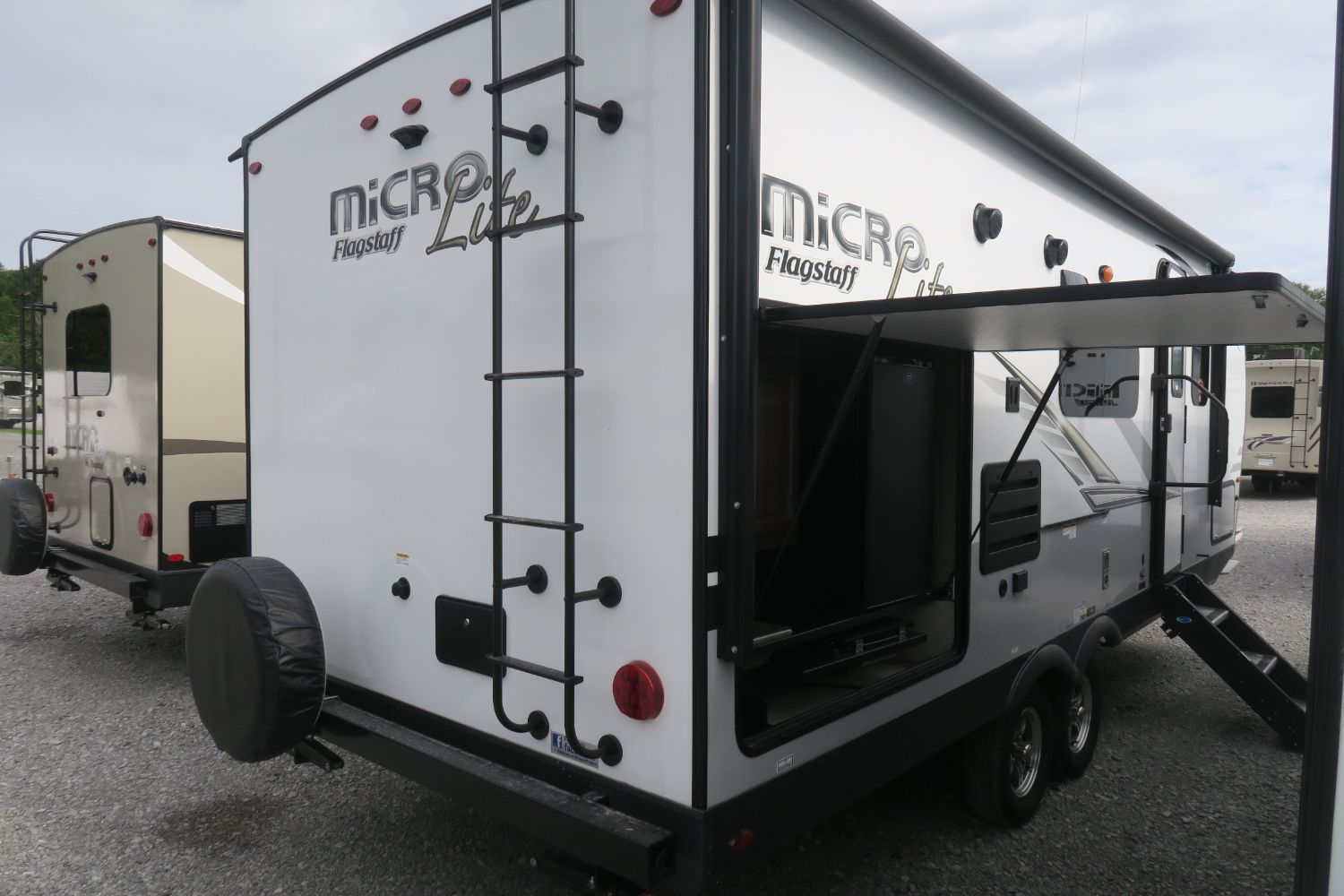 NEW 2020 FLAGSTAFF MICRO LITE 25BDS - Overview | Berryland Campers