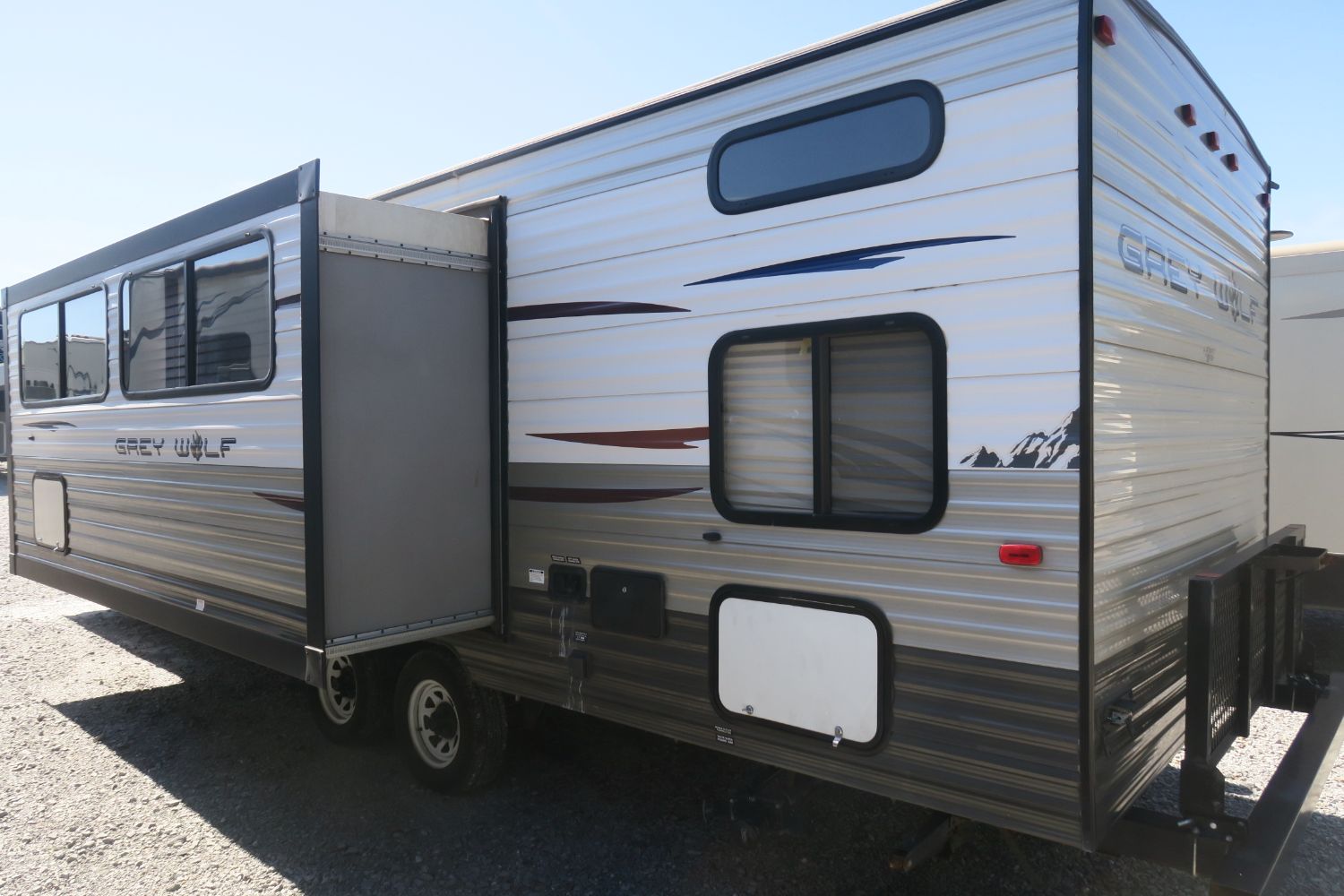 USED 2015 CHEROKEE GREY WOLF 26DBH - Overview | Berryland Campers