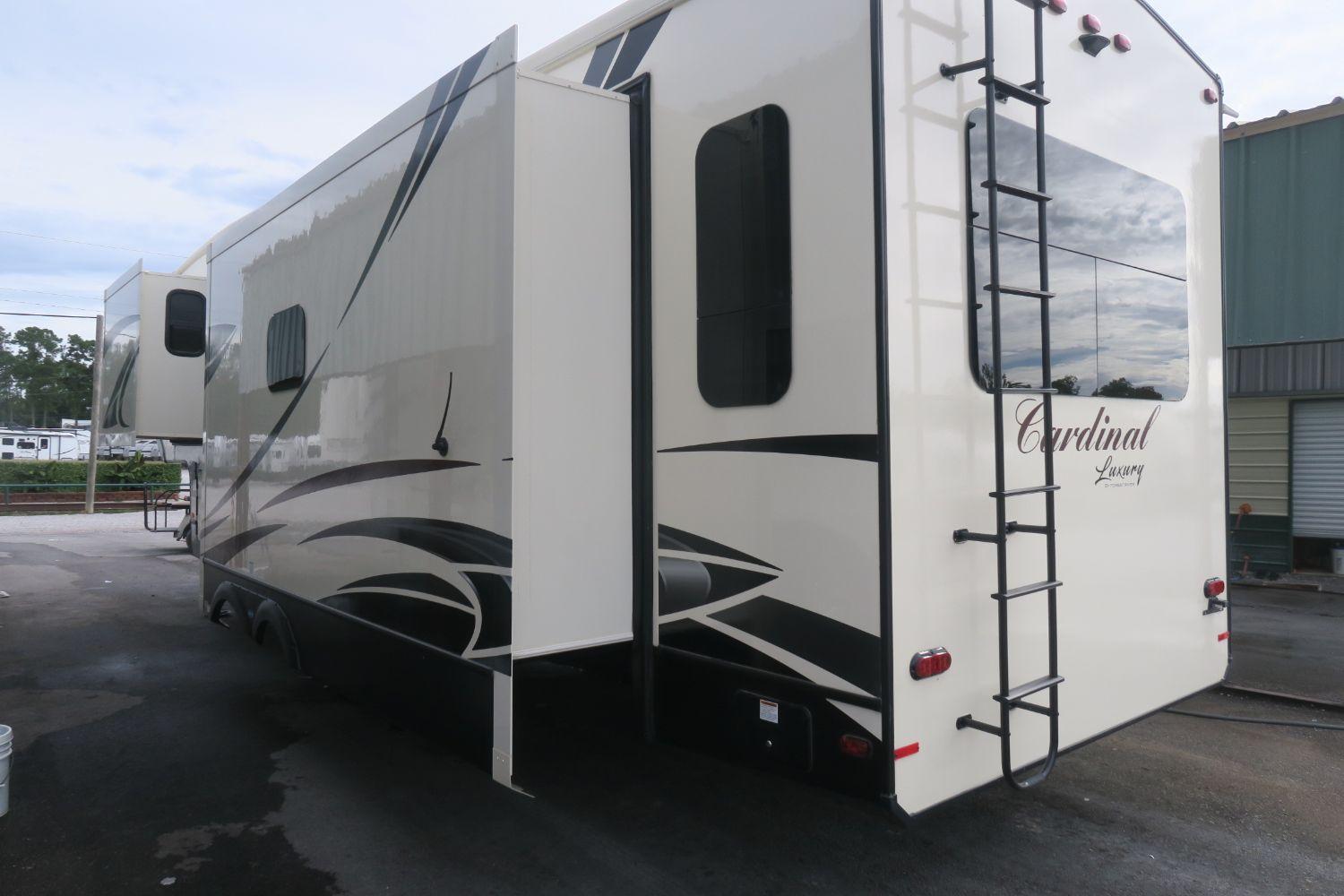 NEW 2020 CARDINAL LUXURY 3350RLX - Overview | Berryland Campers