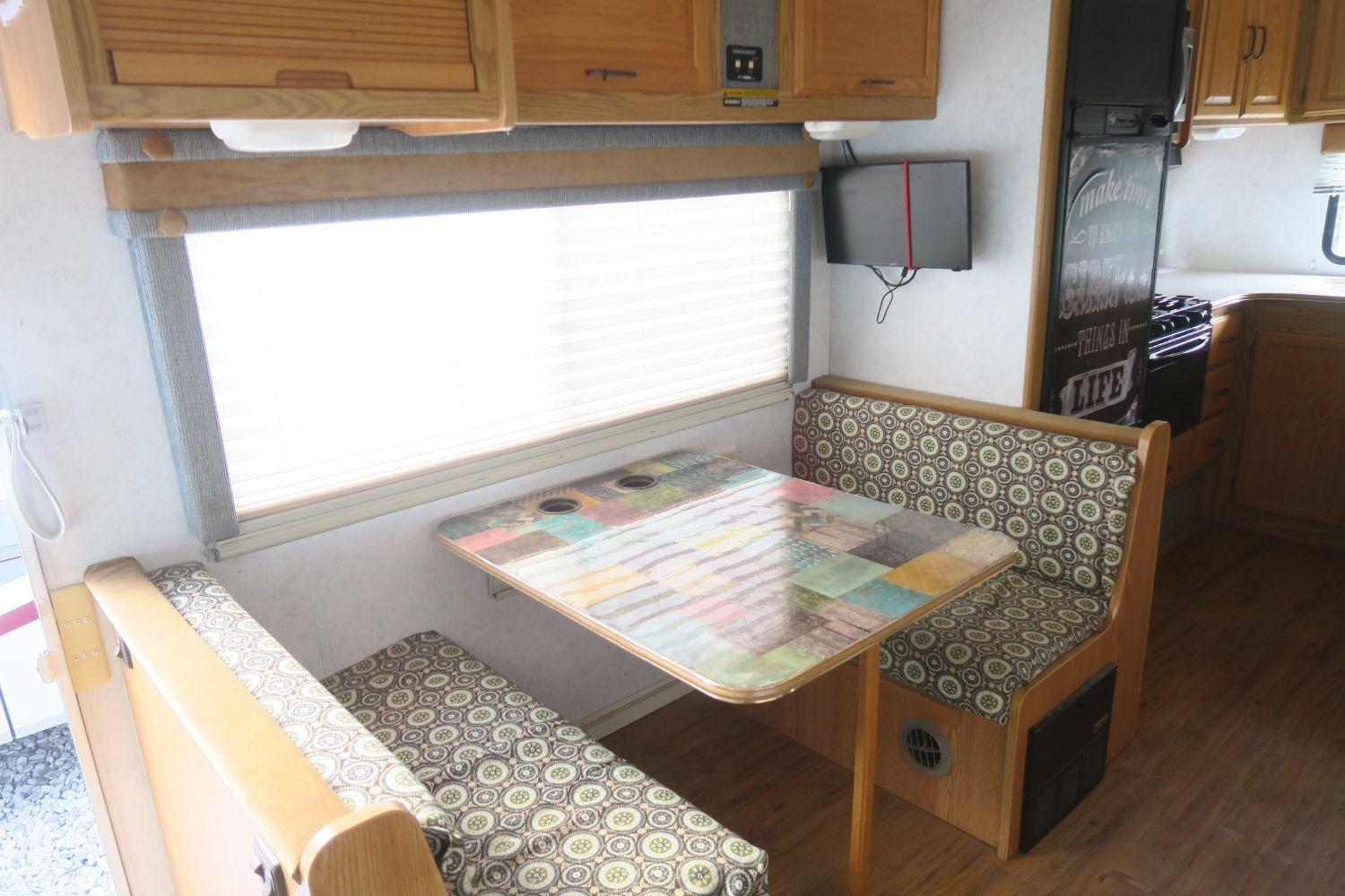 USED 2003 MINNIE WINNIE 24F - Overview | Berryland Campers
