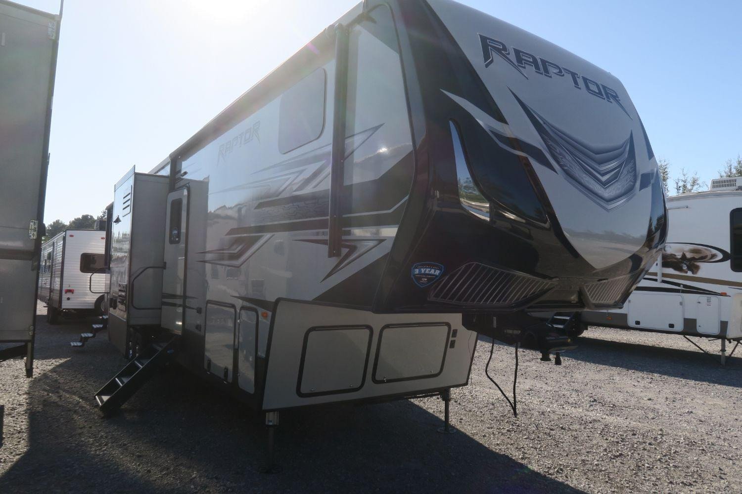 USED 2018 RAPTOR 428 - Overview | Berryland Campers