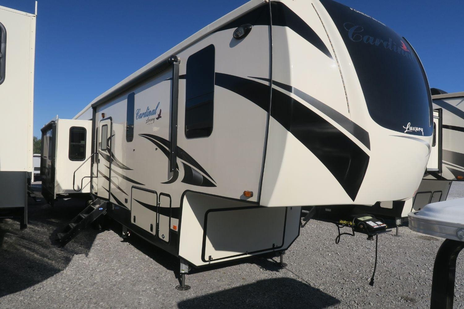 NEW 2020 CARDINAL LUXURY 345RLX - Overview | Berryland Campers