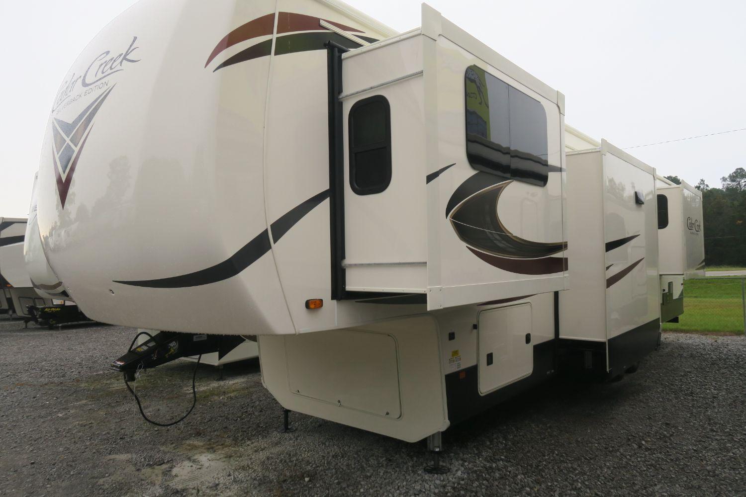 NEW 2020 CEDAR CREEK SILVERBACK EDITION 37FLB - Overview | Berryland ...