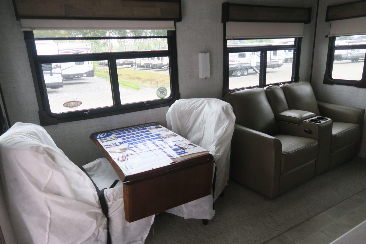 NEW 2020 COLUMBUS 1492 382FB - Overview | Berryland Campers