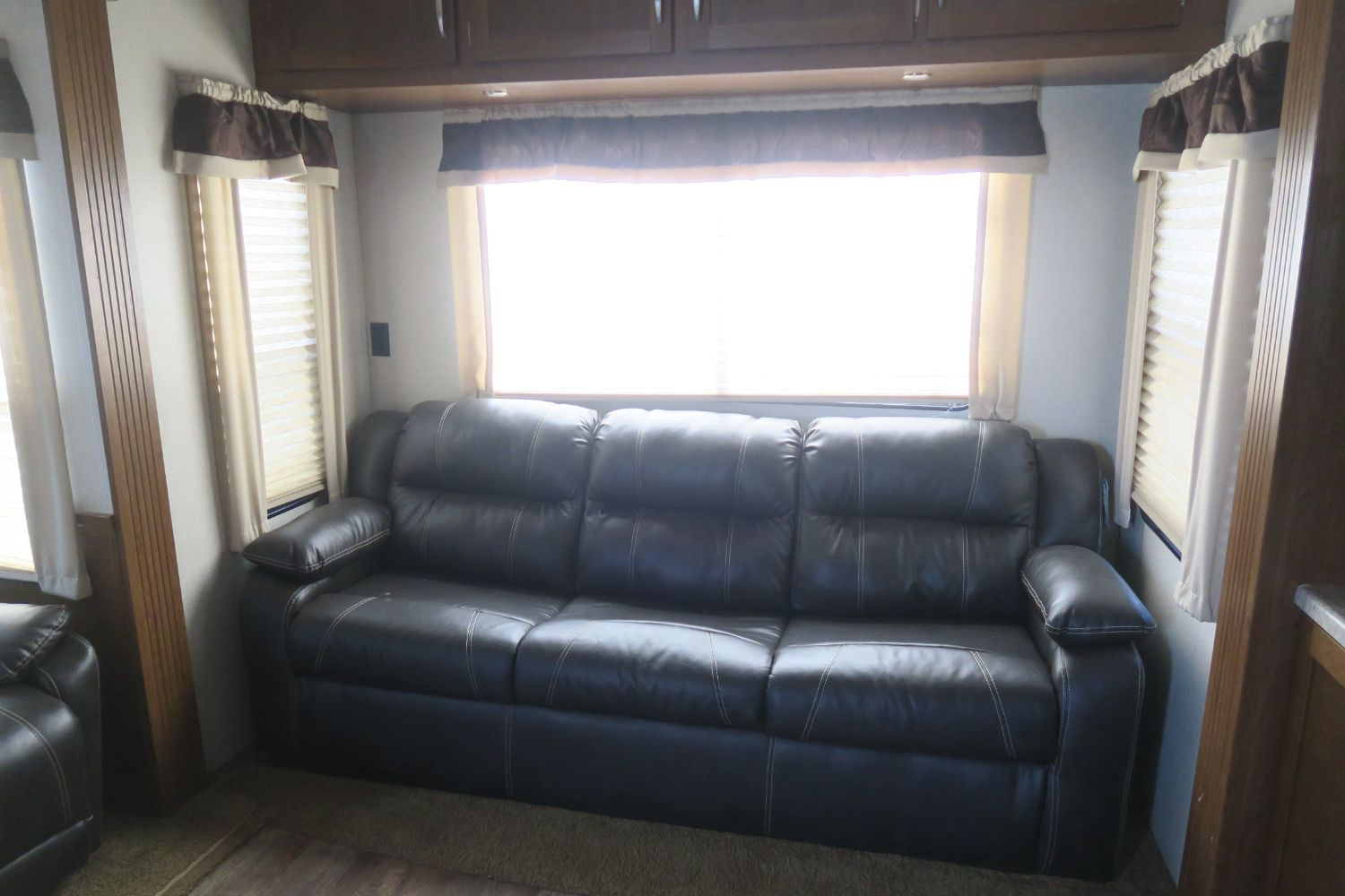 USED 2017 BLUE RIDGE CABIN EDITION 304SR - Overview | Berryland Campers