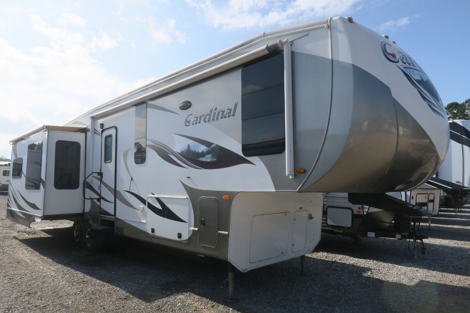 USED 2012 CARDINAL LUXURY 3450RL - Overview | Berryland Campers