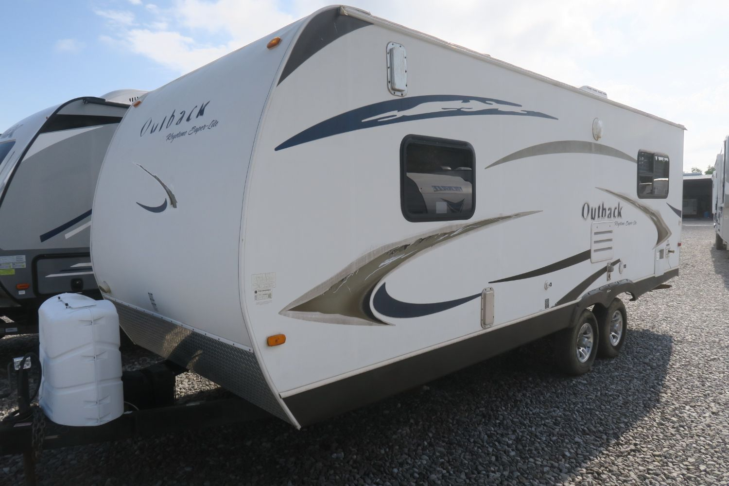 USED 2010 OUTBACK 230RS - Overview | Berryland Campers