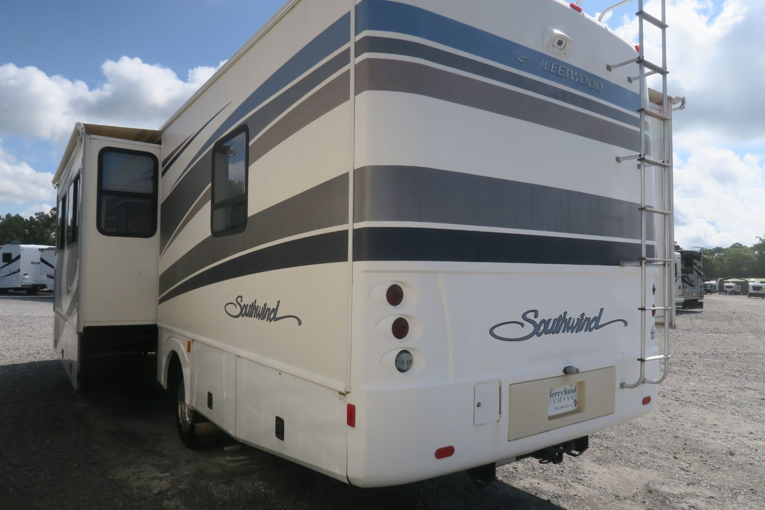 USED 2006 SOUTHWIND 32V - Overview | Berryland Campers