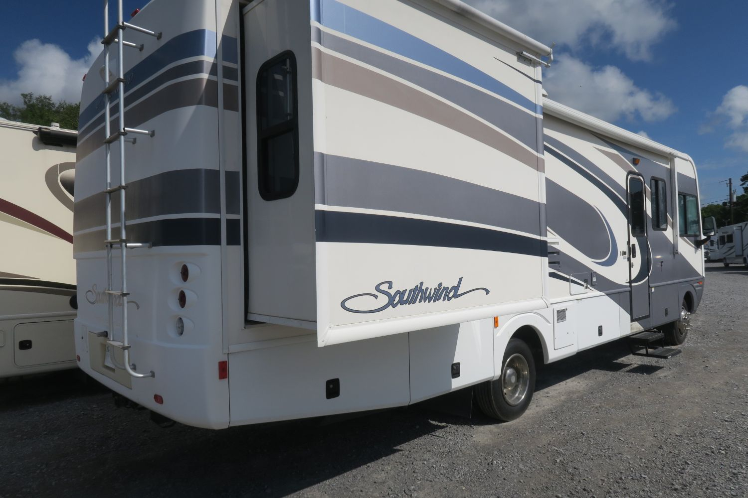 USED 2006 SOUTHWIND 32V - Overview | Berryland Campers