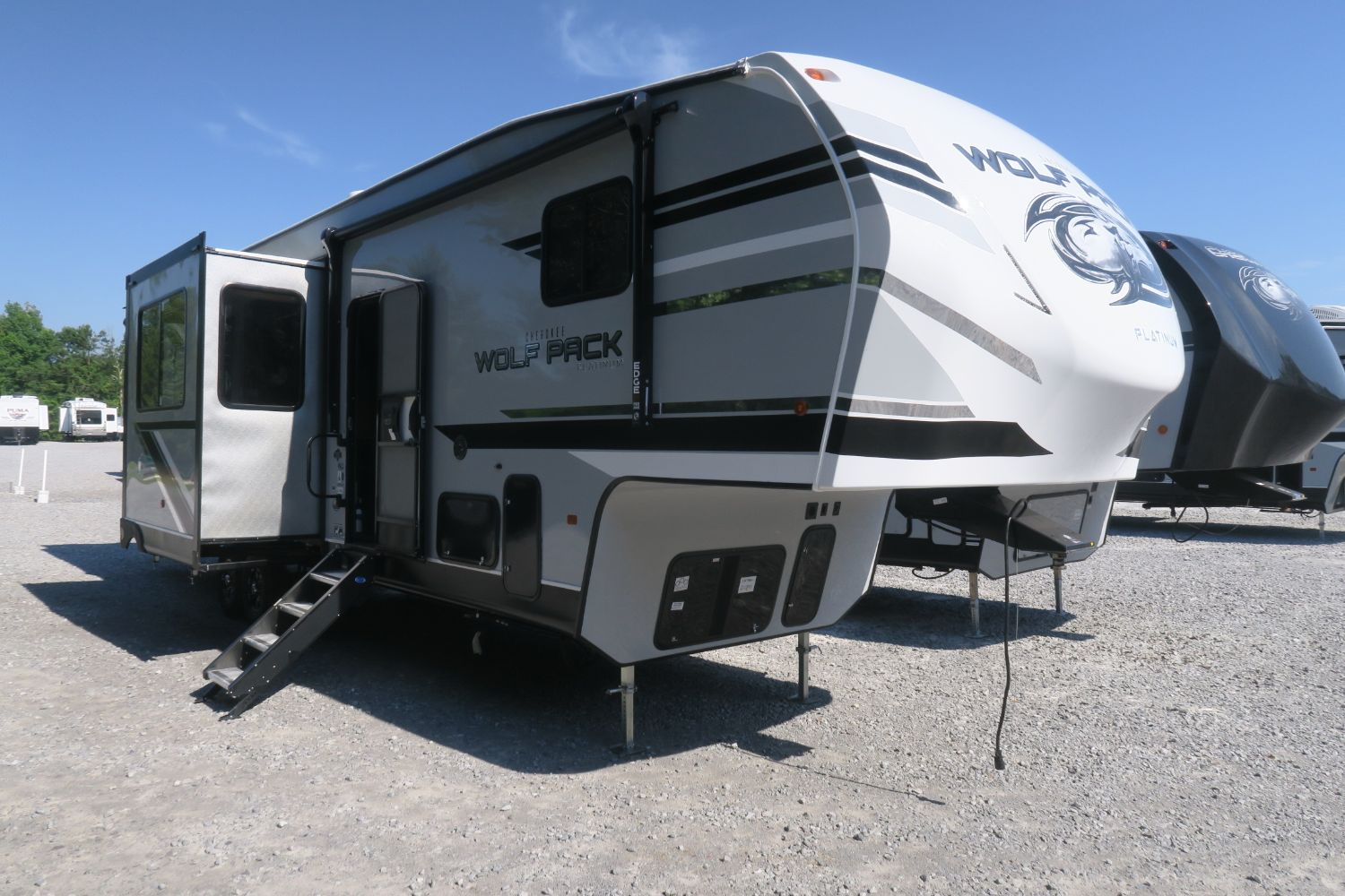 NEW 2021 CHEROKEE WOLF PACK 325PACK - Overview | Berryland Campers